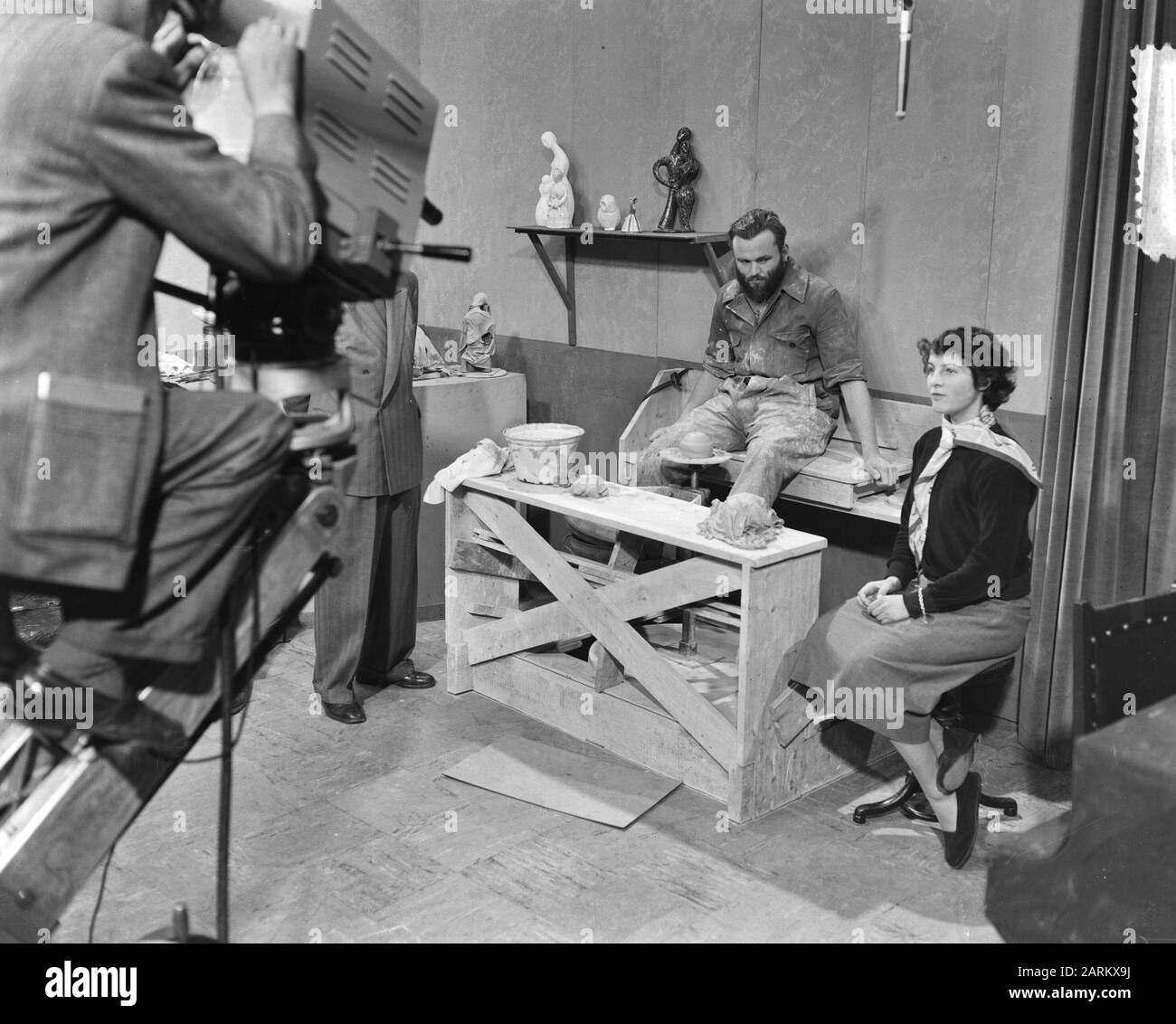 First tv hi-res stock photography and images - Alamy