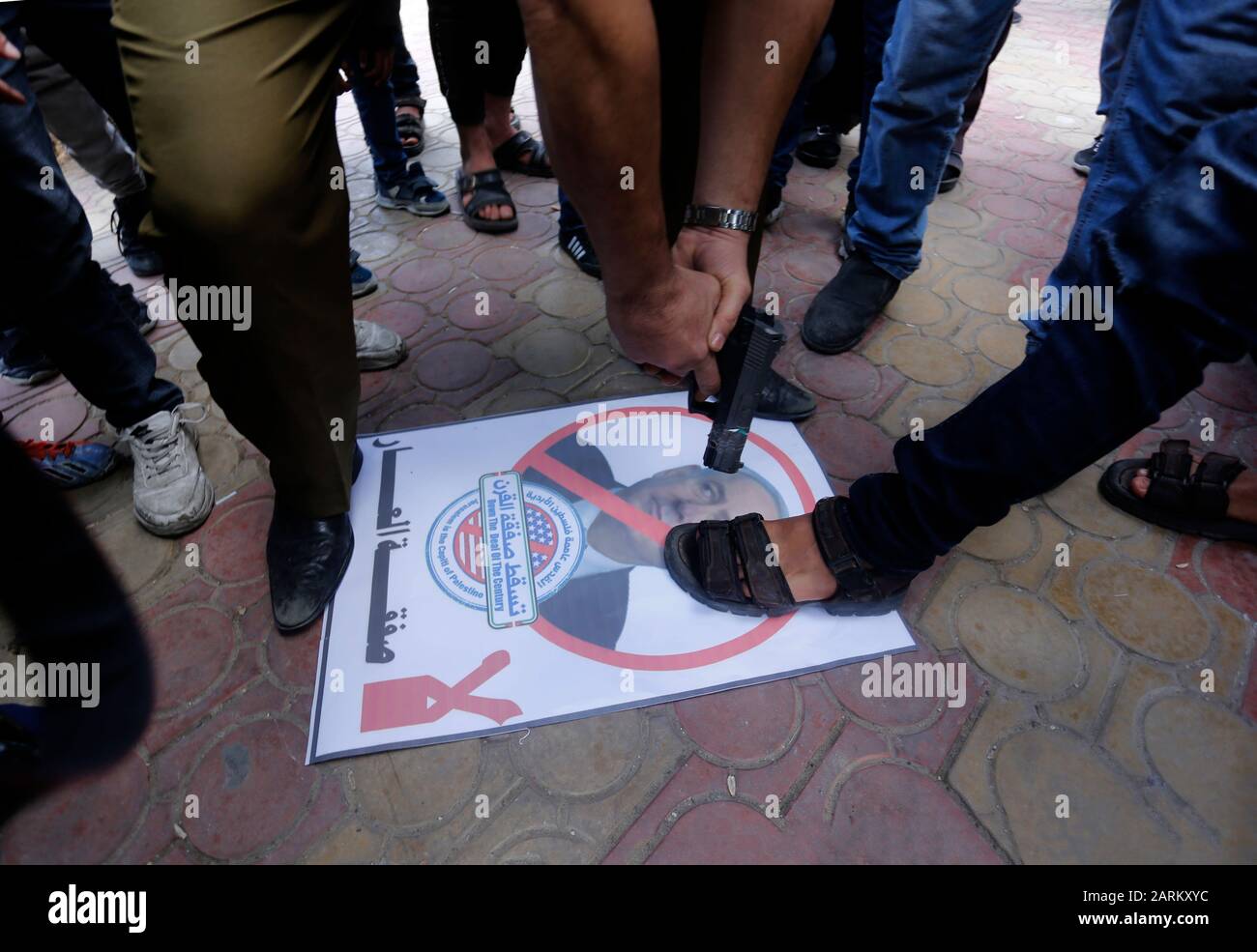 Benjamin netanyahu gun hi-res stock photography and images - Alamy