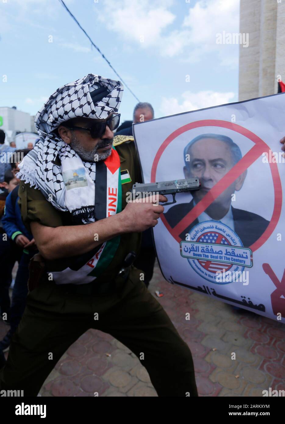 Benjamin netanyahu gun hi-res stock photography and images - Alamy