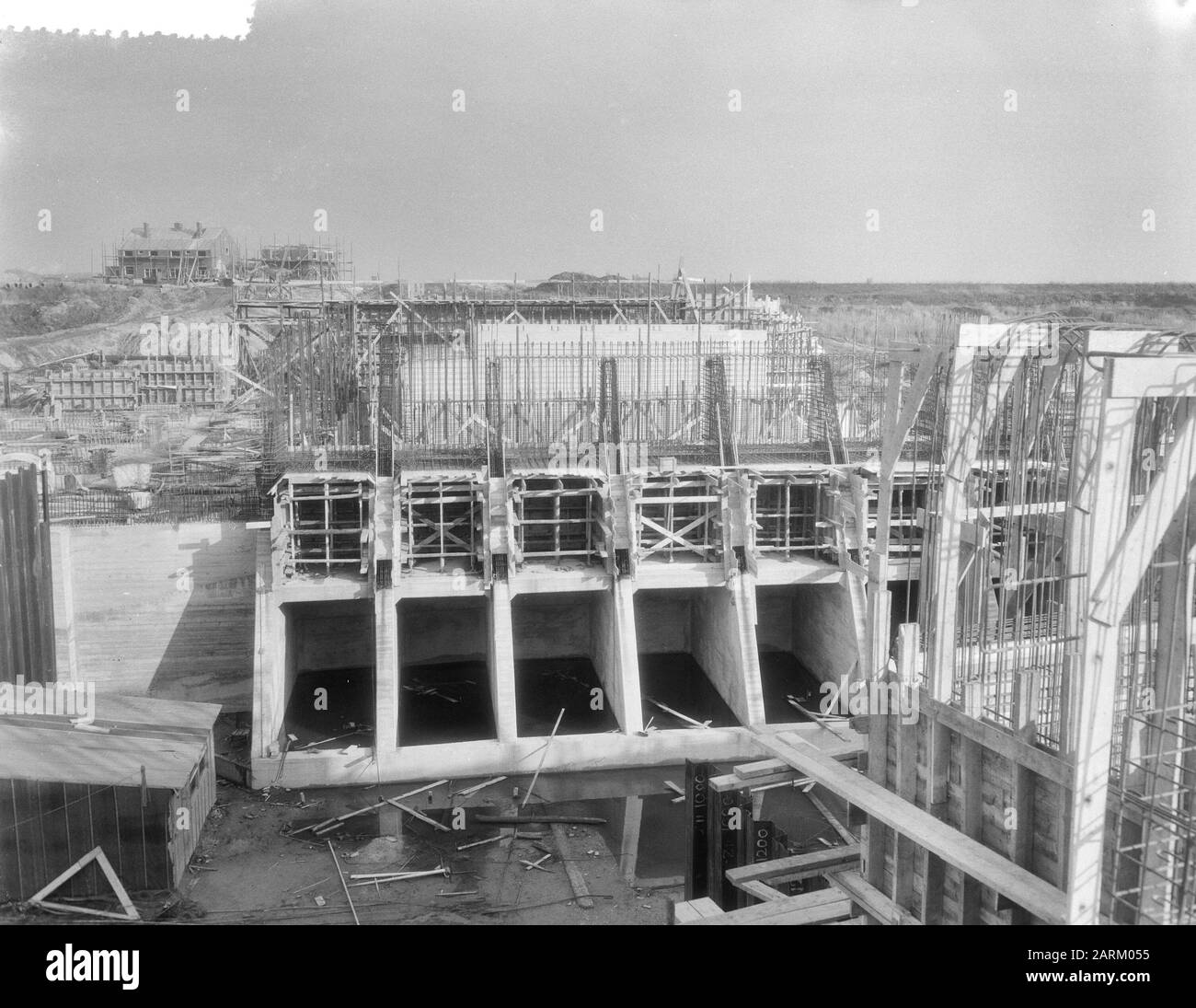 Zuiderzee works, construction of the pumping station Wortman Date: 20 ...