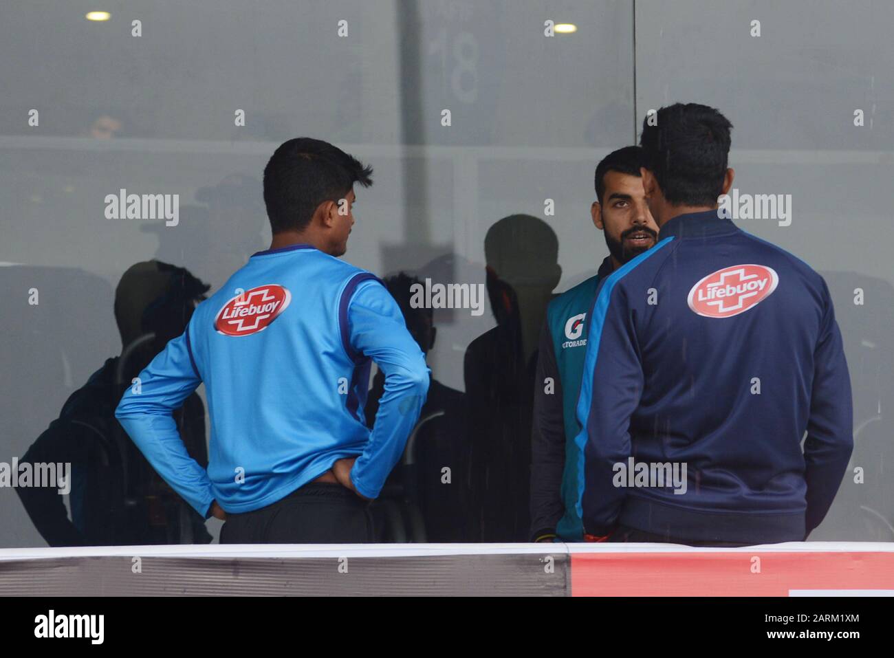 Lahore, Pakistan. 27th Jan, 2020. Pakistan's spectators takes a part of ...