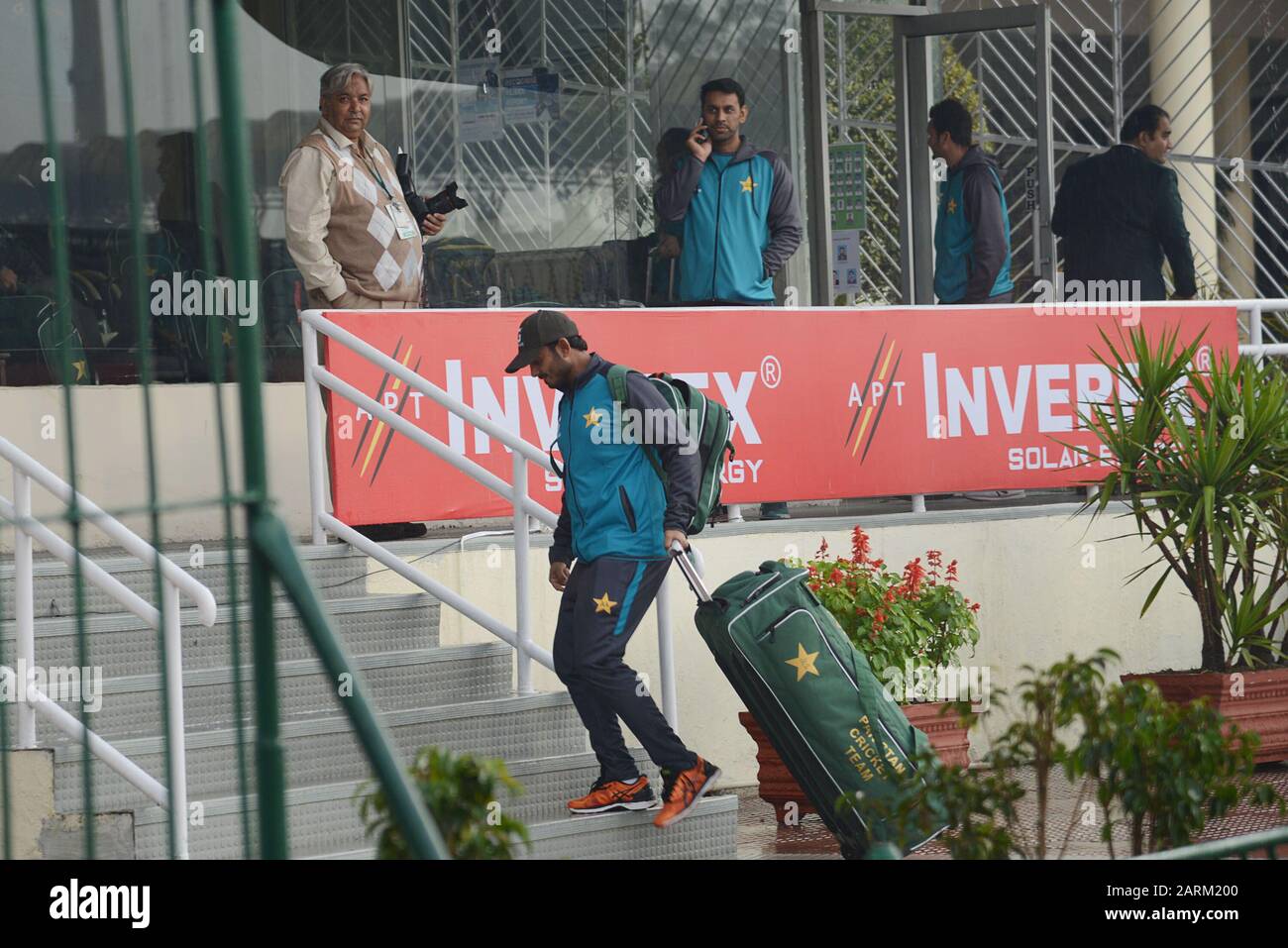 Lahore, Pakistan. 27th Jan, 2020. Pakistan's spectators takes a part of ...