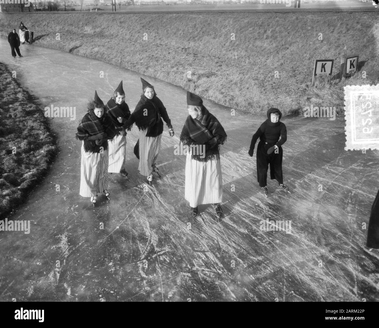 Volendam girls hi-res stock photography and images - Alamy
