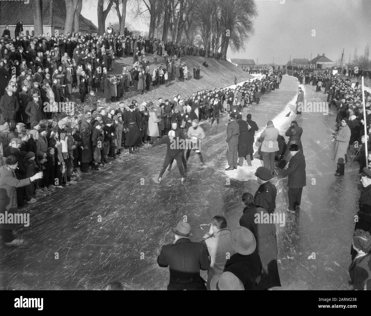 Elfstedentocht, finish Date: February 3, 1954 Keywords: finish ...