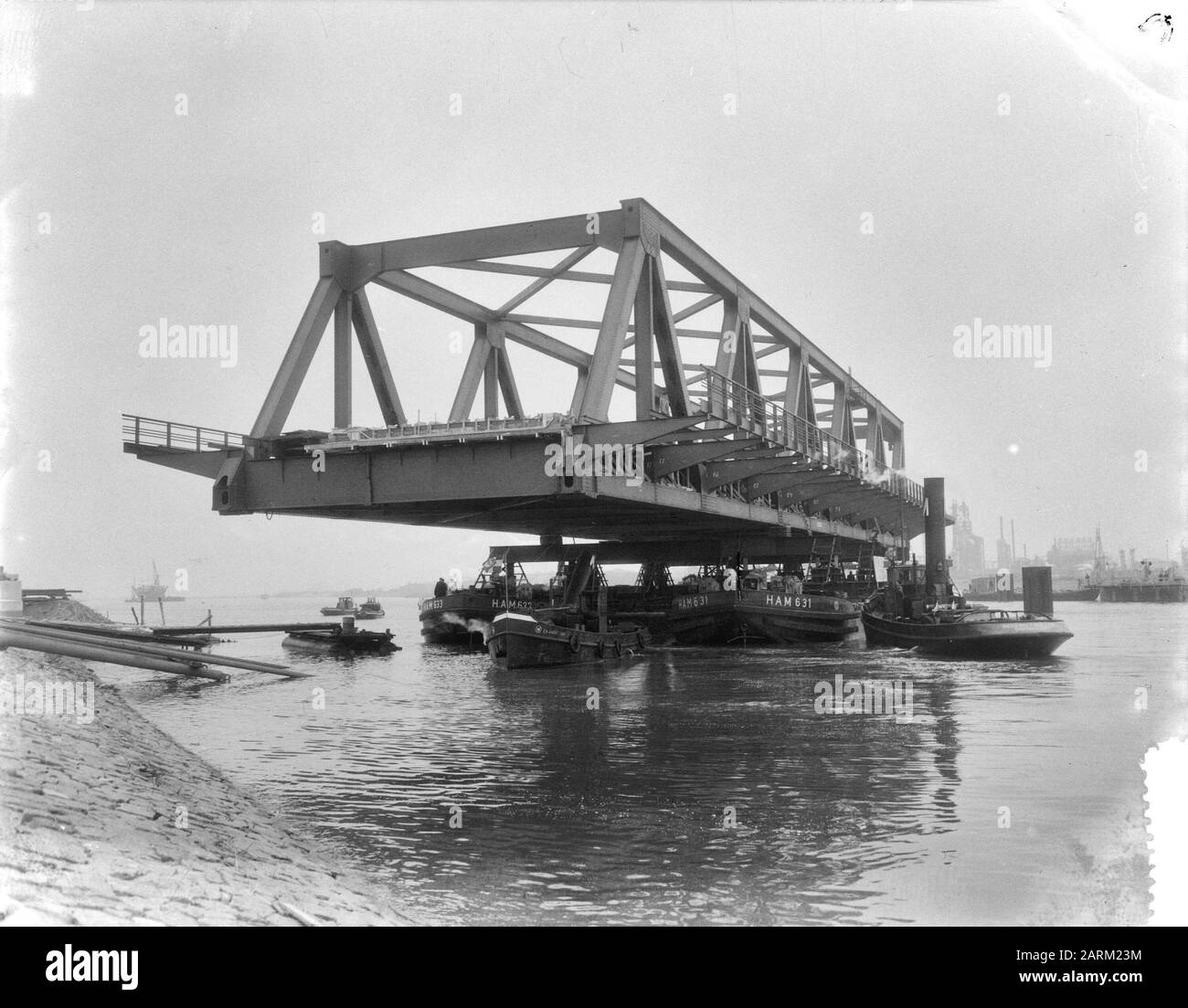 First arch for bridge over Oudse Maas at Pernis Date: 17 March 1954 ...