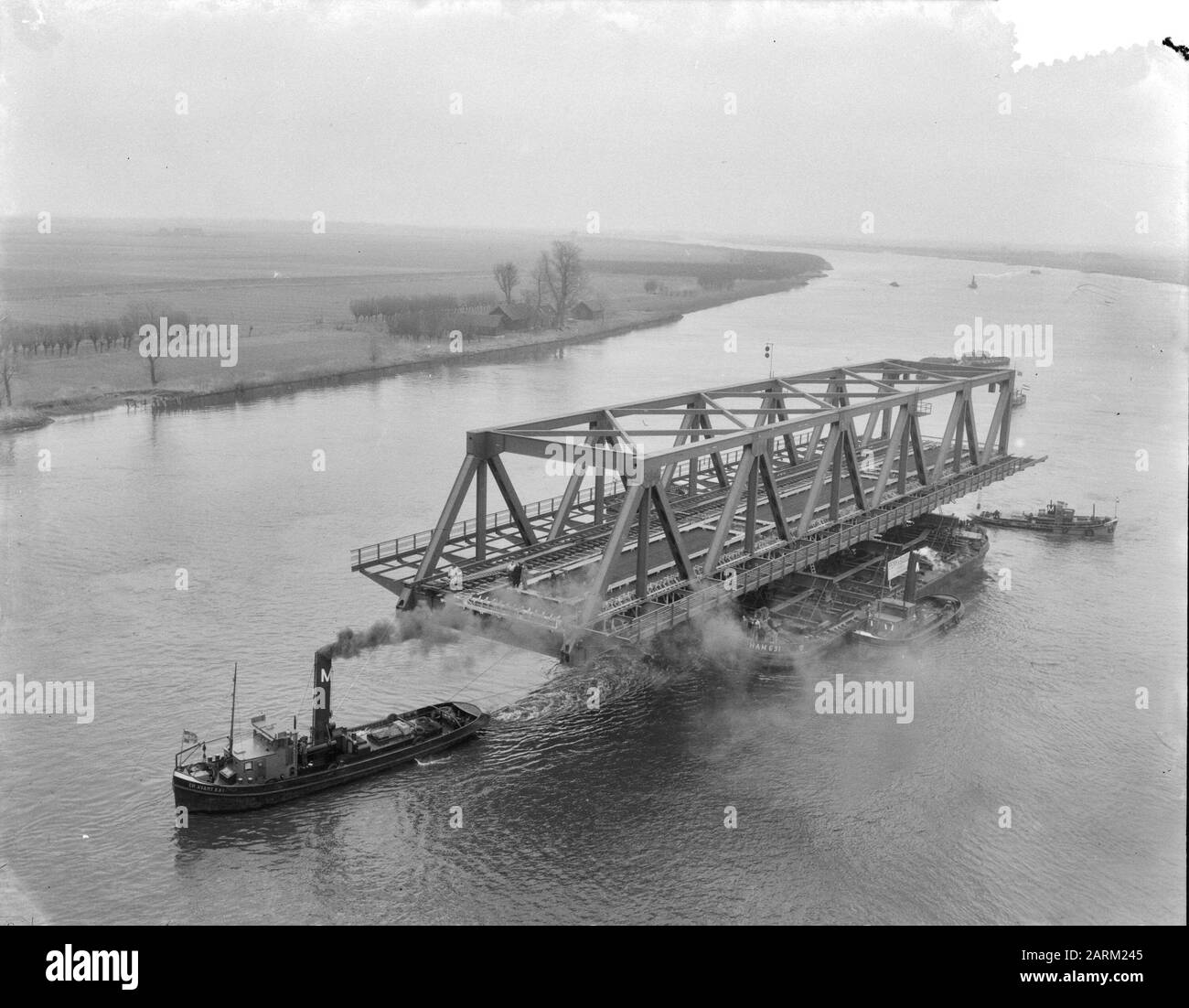 First arch for bridge over Oudse Maas at Pernis Date: 17 March 1954 ...