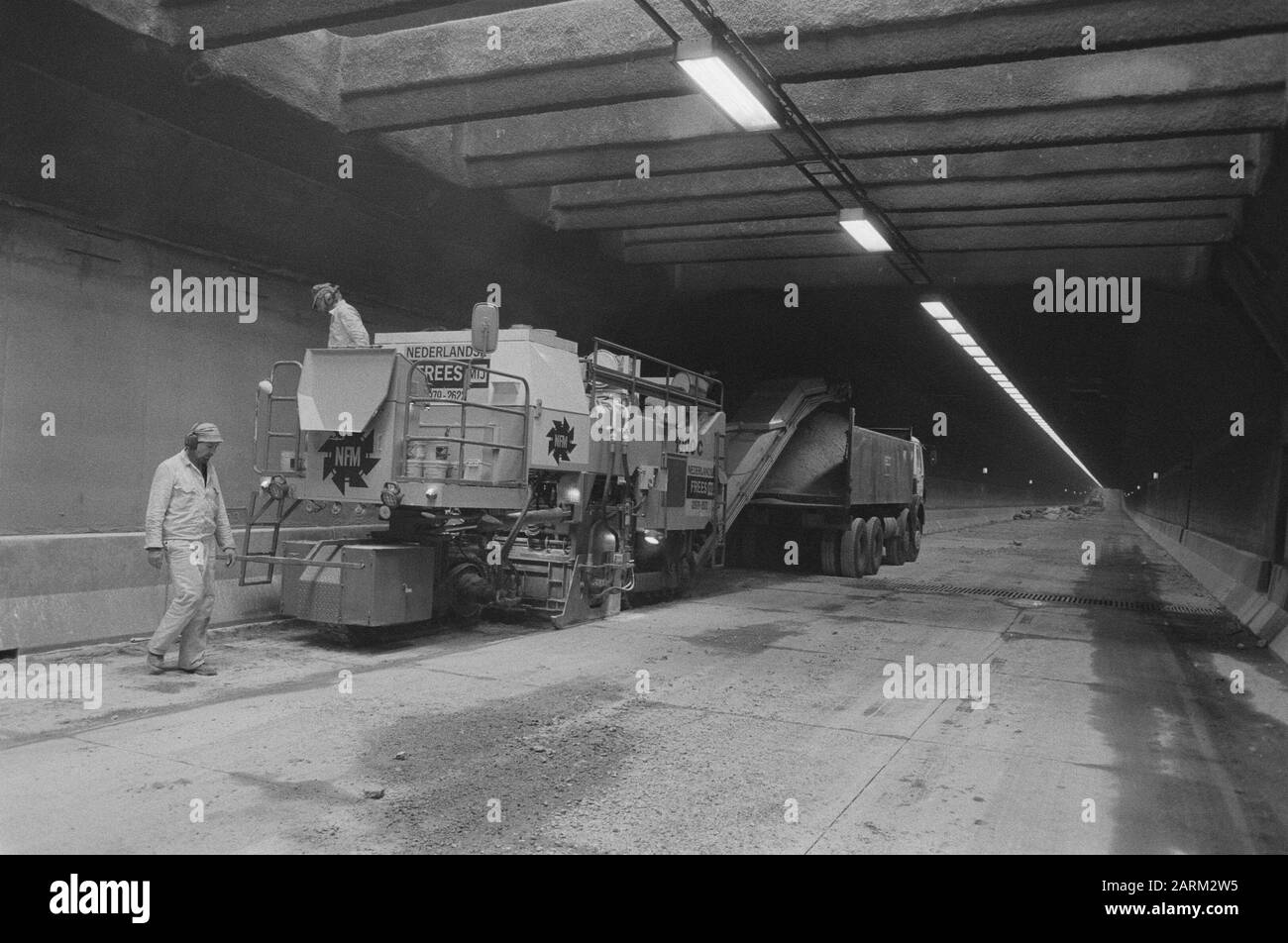 Road surface coentunnel hi-res stock photography and images - Alamy
