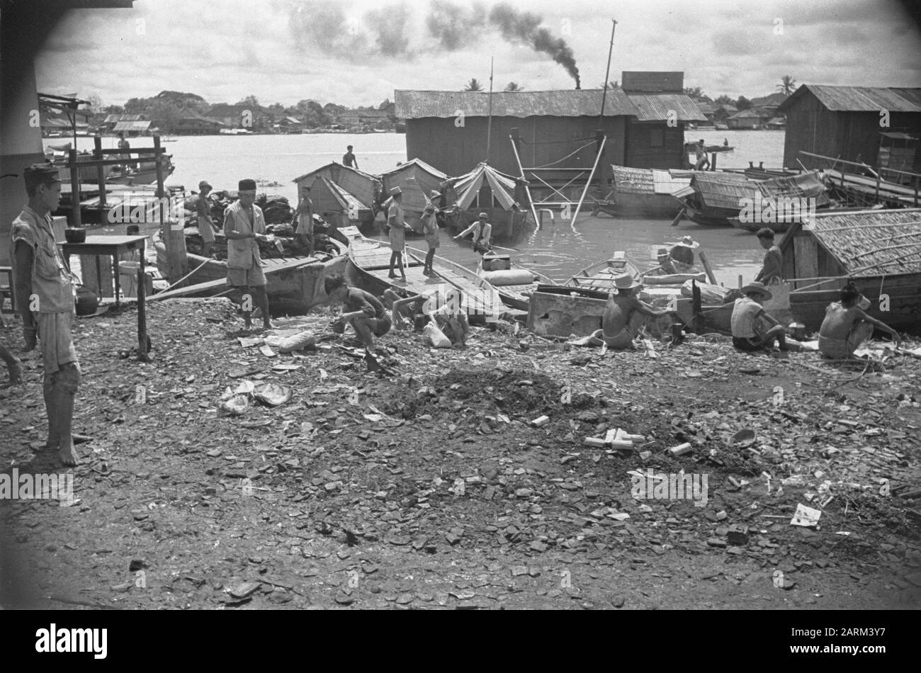Photo Reportage Palembangs Destroyed bank building? Along the river ...