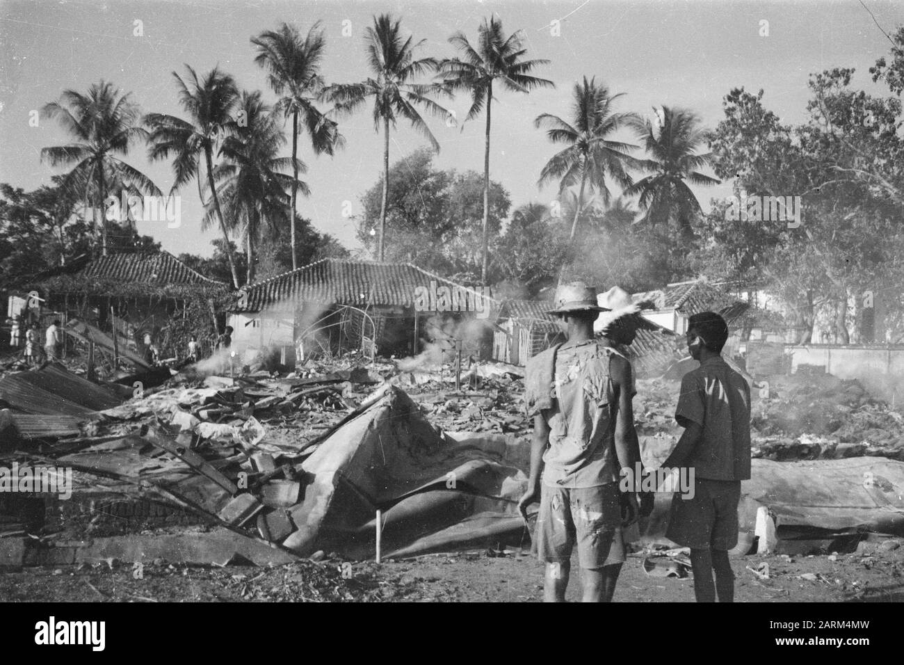 Krawang, Poerwakarta, Tjikampek Destroyed houses Date: July 1947 ...