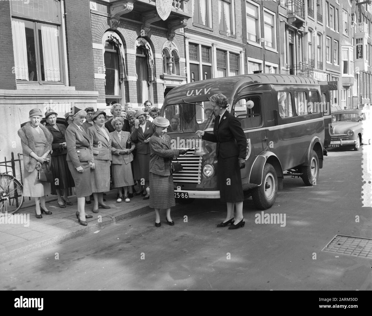 Eco car design Black and White Stock Photos & Images - Alamy