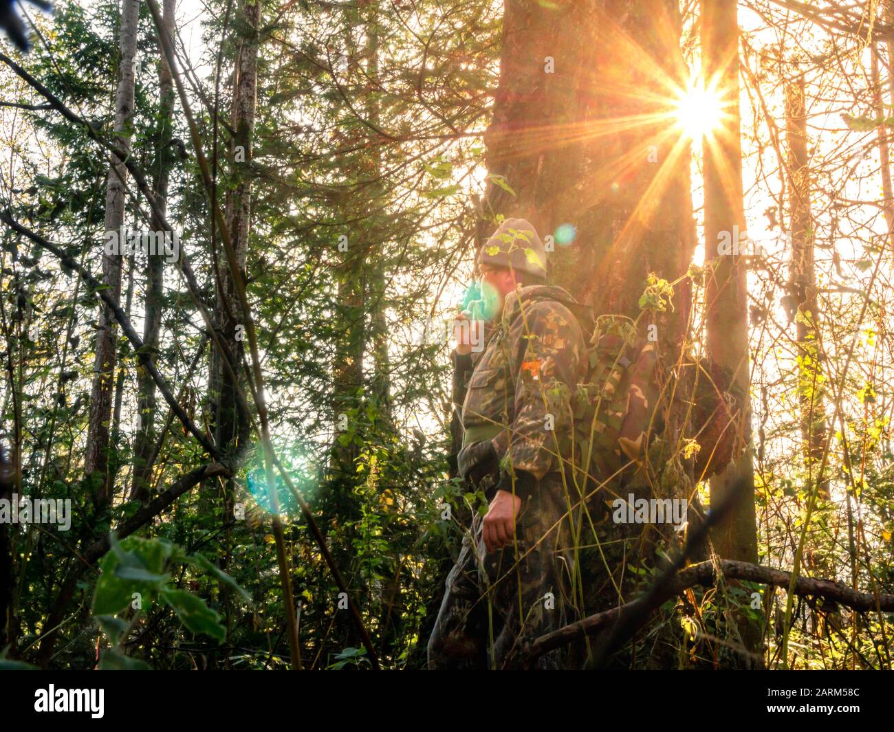 Camouflage hunter in forest hi-res stock photography and images - Alamy