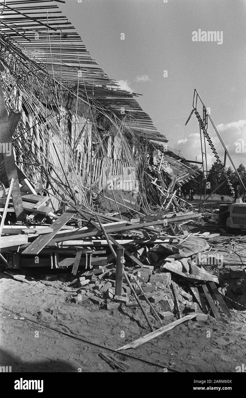 Viaduct under construction collapsed in Purmerend, the collapsed part ...