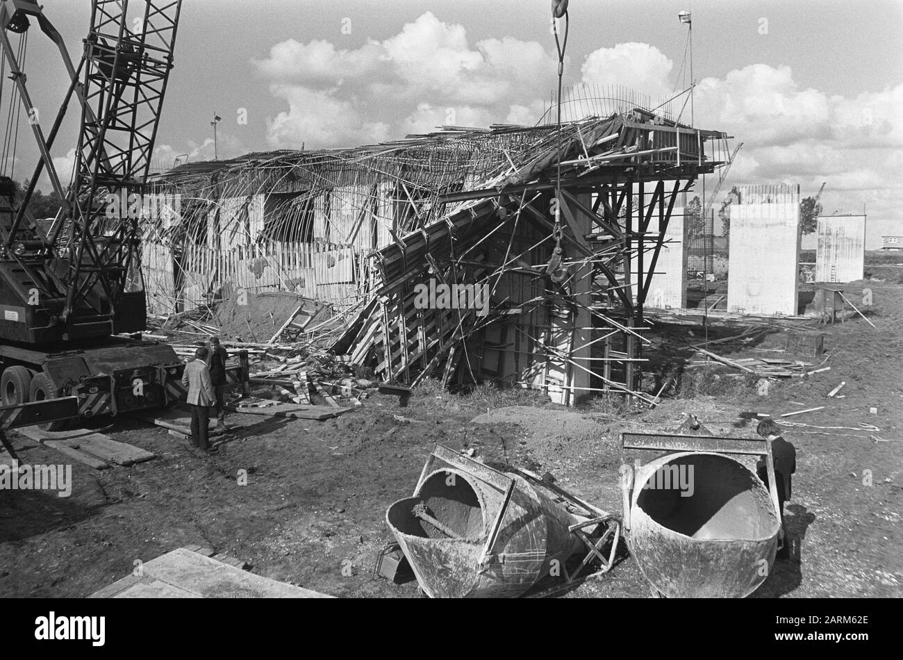 Viaduct under construction collapsed in Purmerend, the collapsed part ...