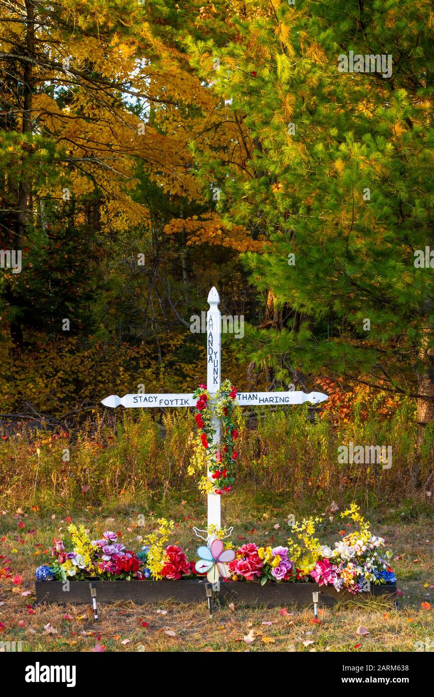 Roadside cross hi-res stock photography and images - Alamy