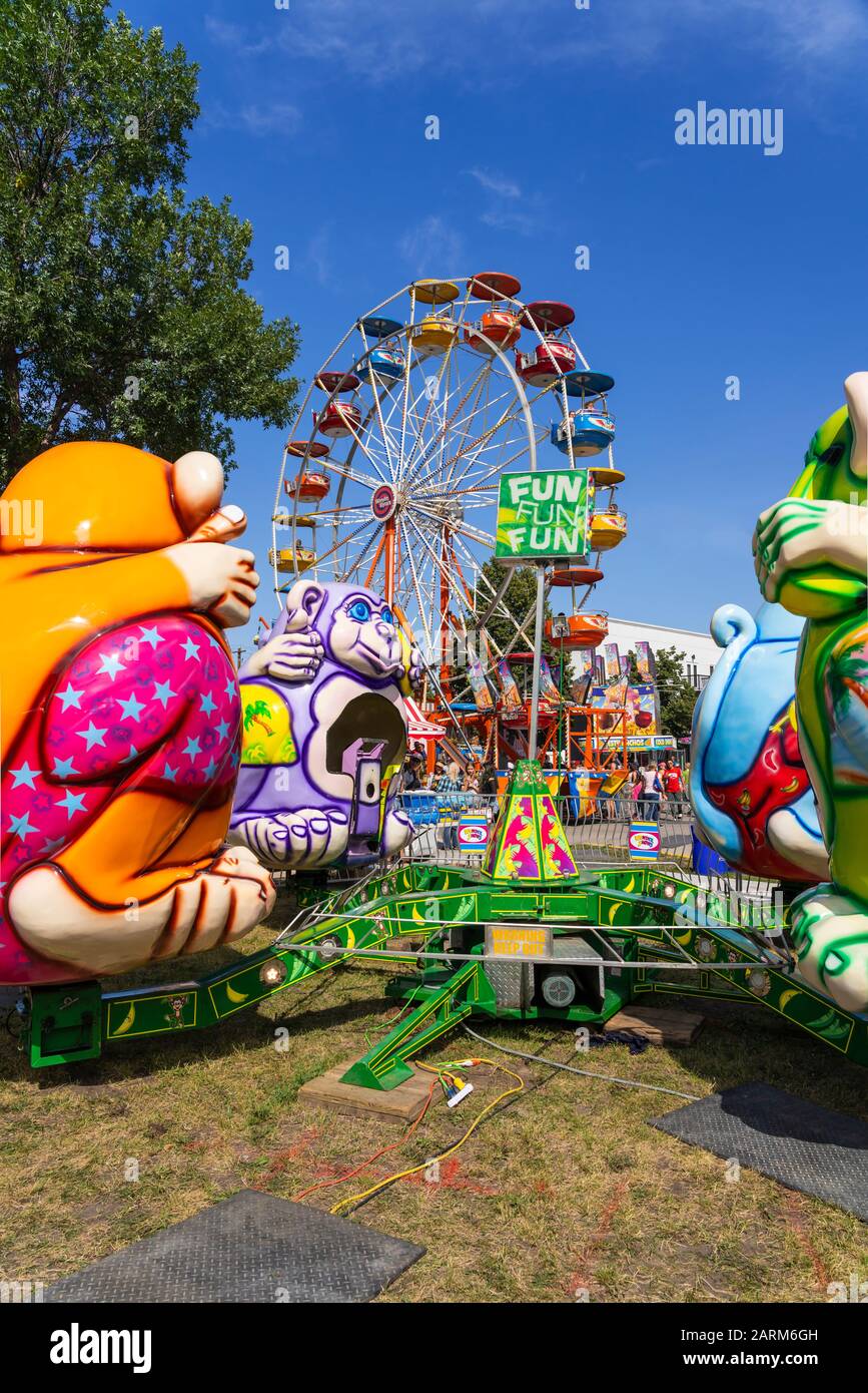 Wonder shows midway hi-res stock photography and images - Alamy