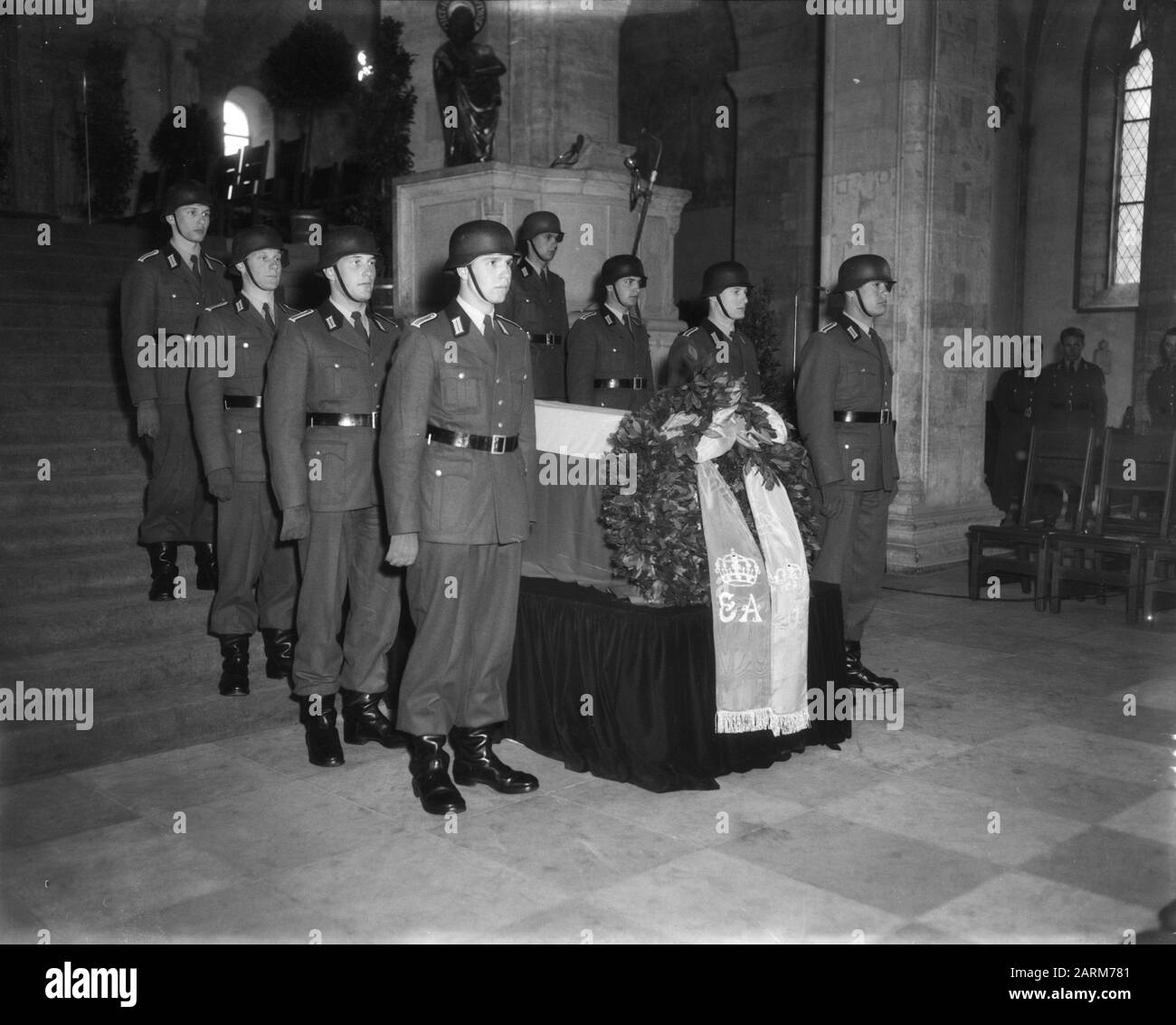 Honor Guard of German soldiers at the sarcophedge Date: April 28, 1958 ...