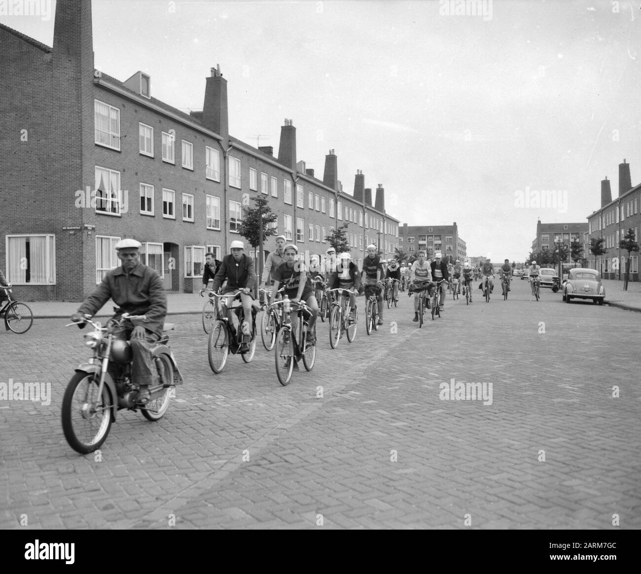Tour caravan arrives hi-res stock photography and images - Alamy