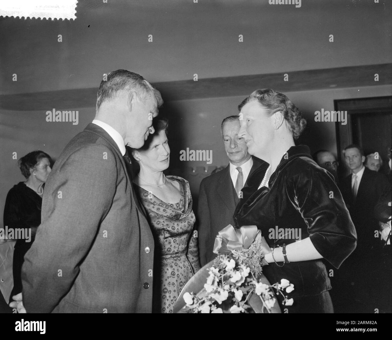 Sir Vivian Fuchs speaks for the Royal Dutch Geography Society; v.l.n.r ...