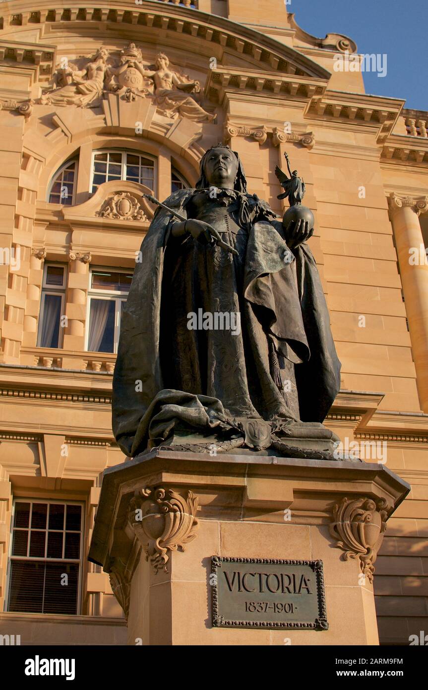 Brisbane, Queensland, Australia - 7th November 2019 : Beautiful bronze ...