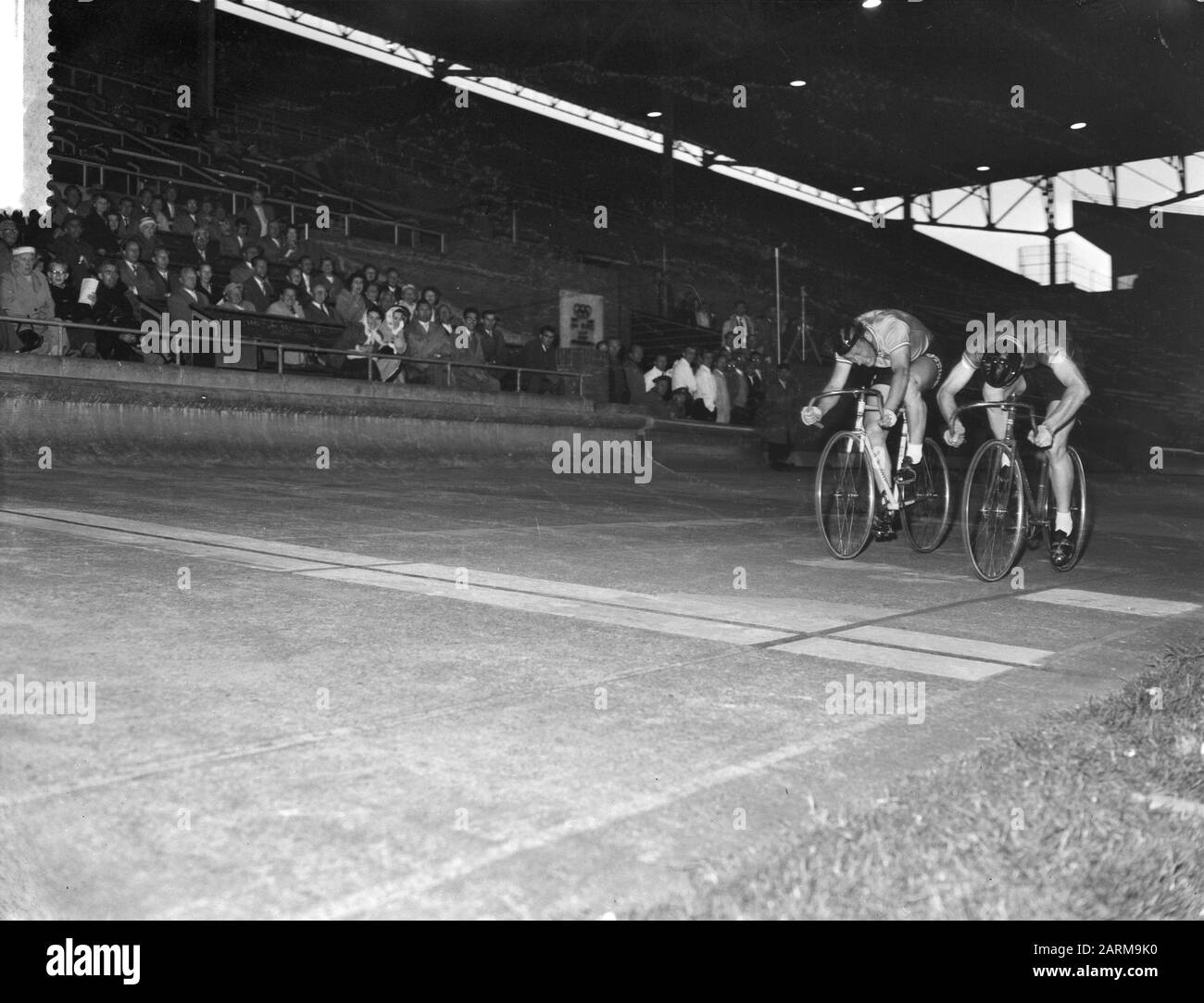 Finish pros hi-res stock photography and images - Alamy