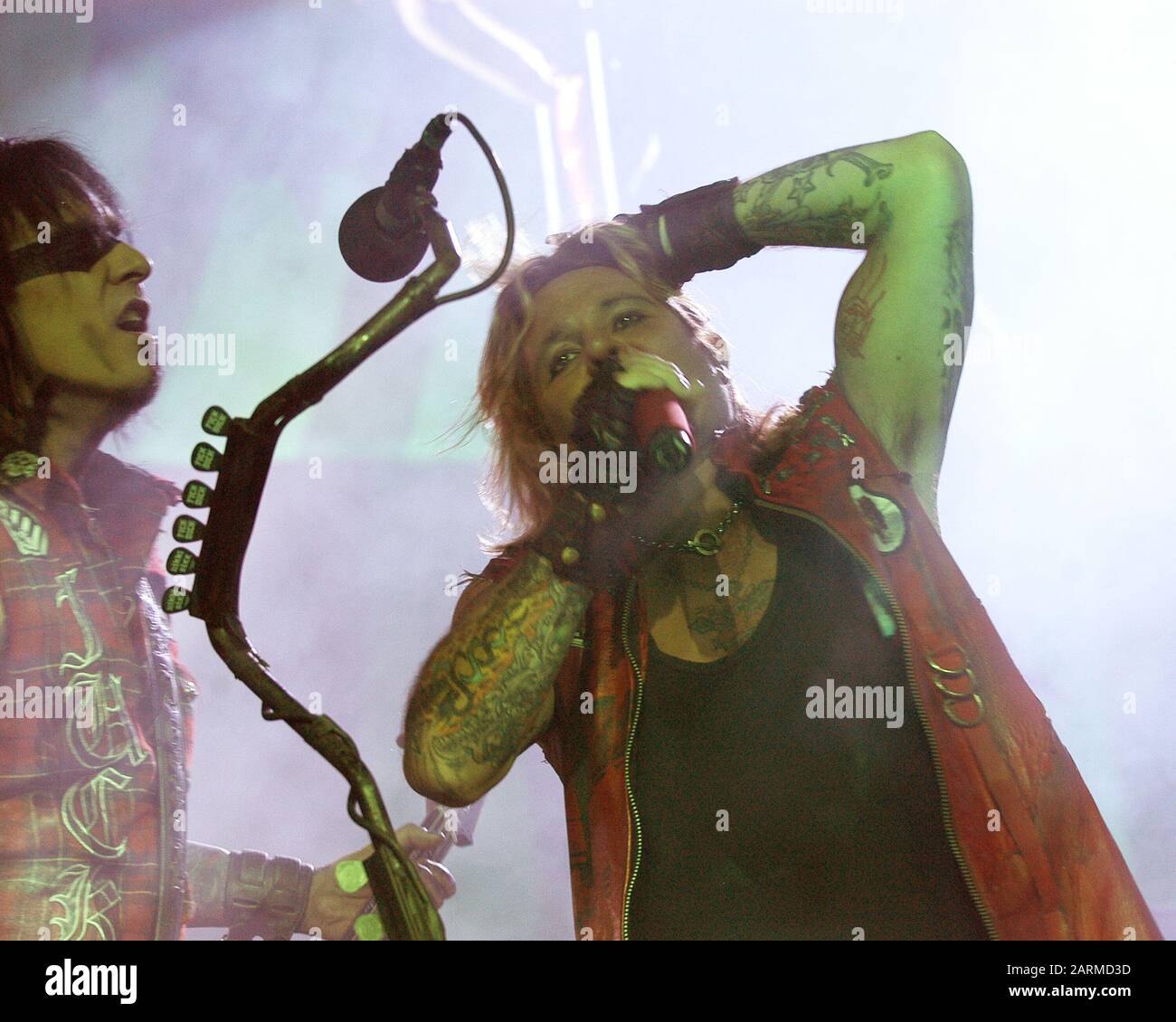 Nikki sixx 80s hi-res stock photography and images - Alamy