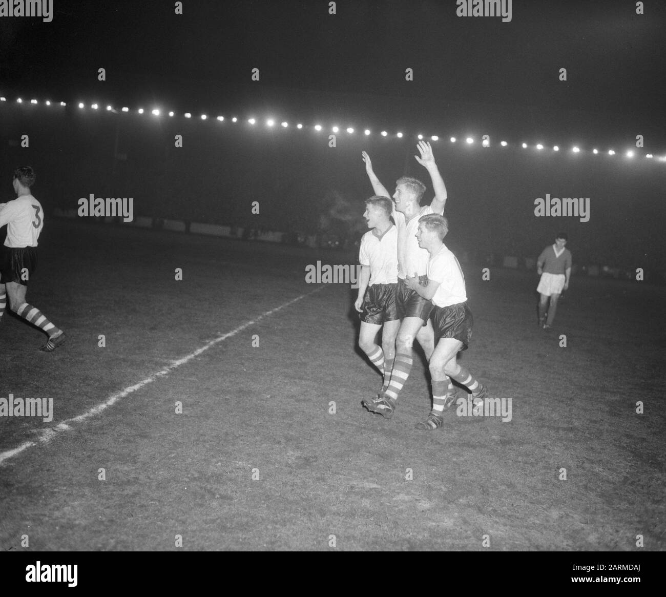 Football players leaving field hi-res stock photography and images - Alamy