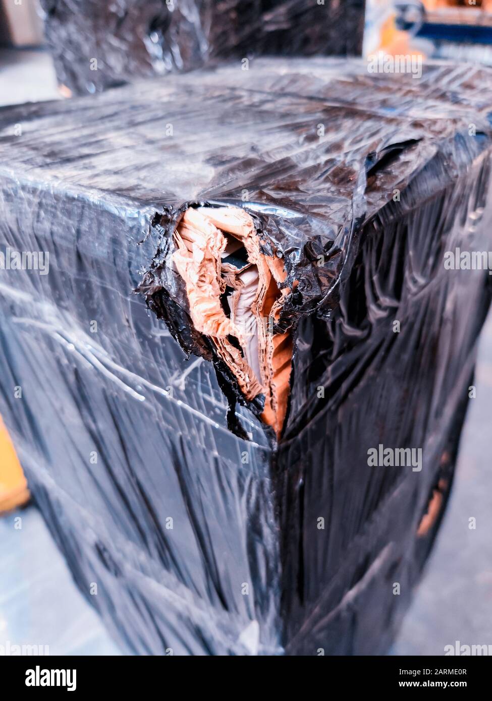 Damaged parcel hi-res stock photography and images - Alamy