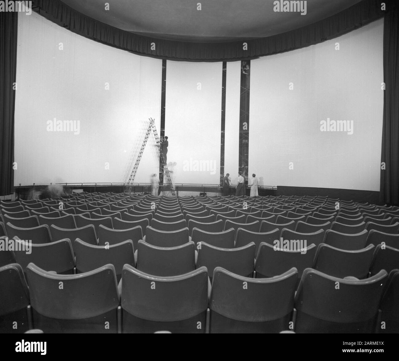The Dutch Cinerama theater Date: 6 July 1960 Location: Rotterdam, Zuid ...