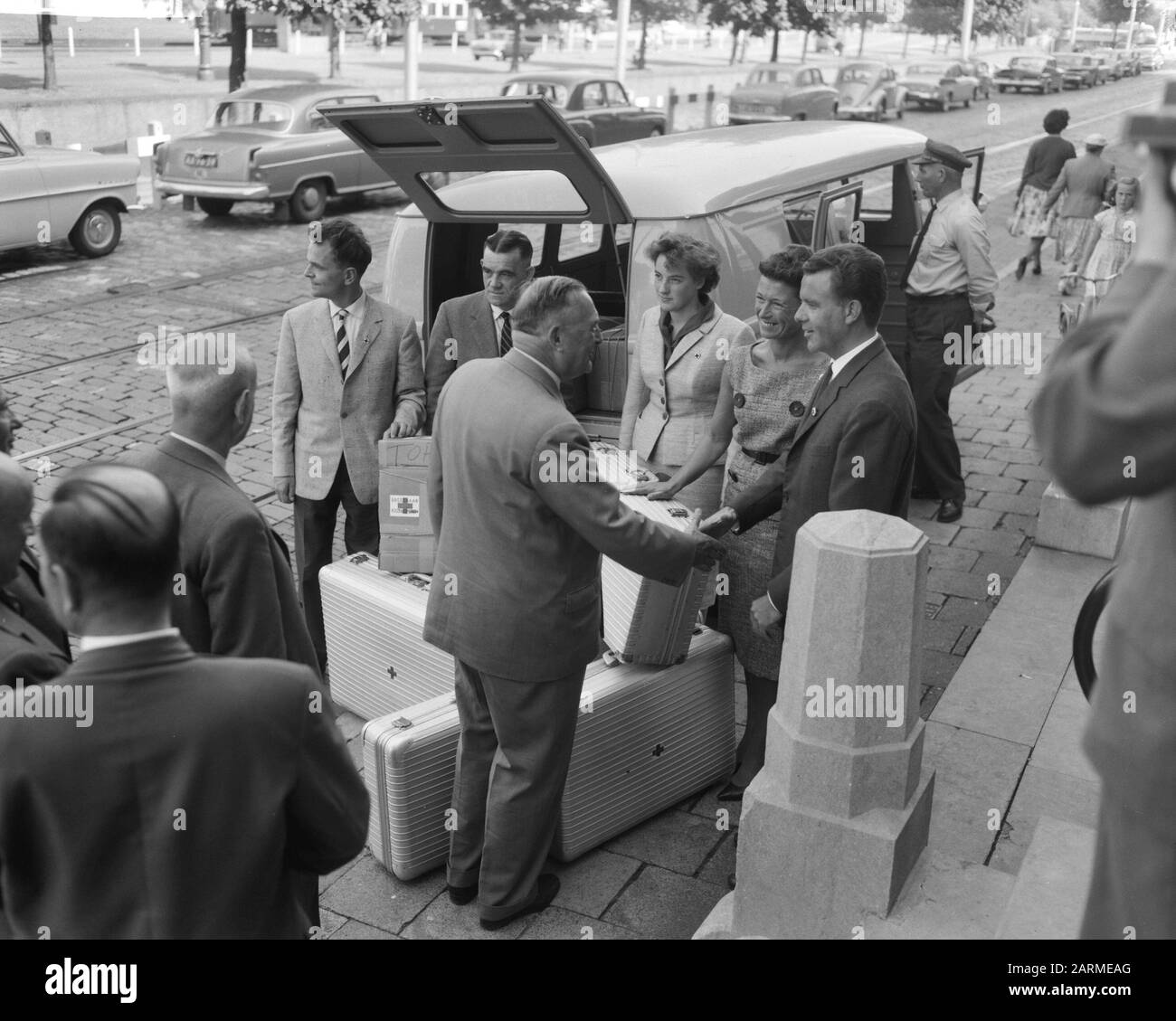 Departure Dutch blood transfusion group to Congo, farewell to prof. P ...