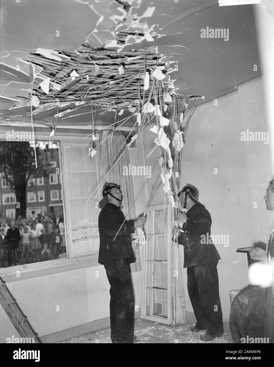 House destroyed by gas explosion hi-res stock photography and images ...