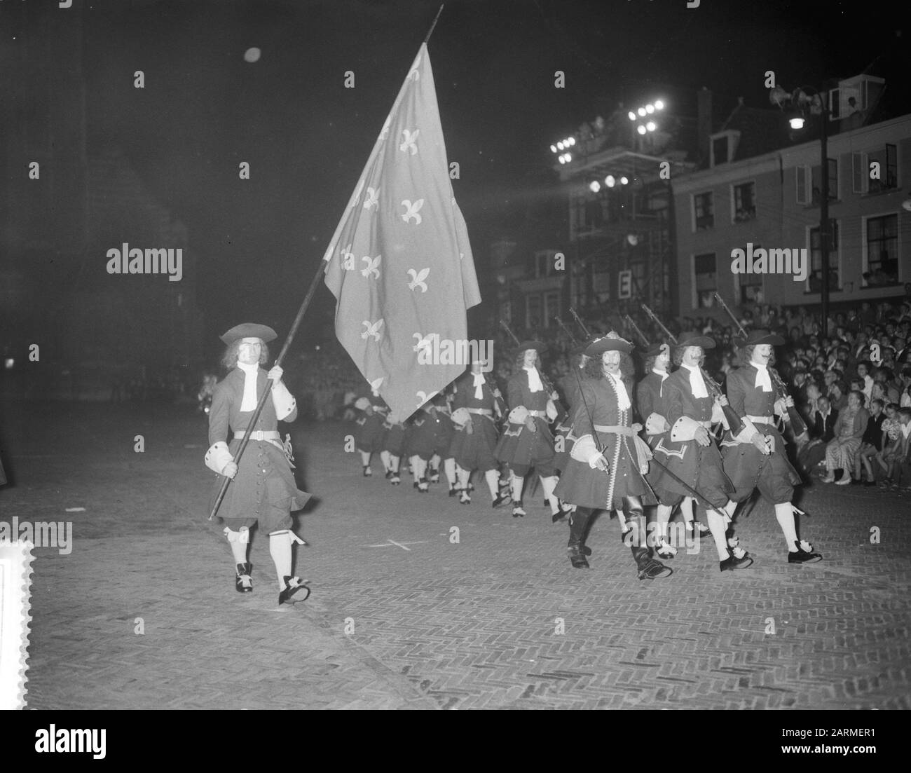 Historical marine corps uniforms hi-res stock photography and images ...