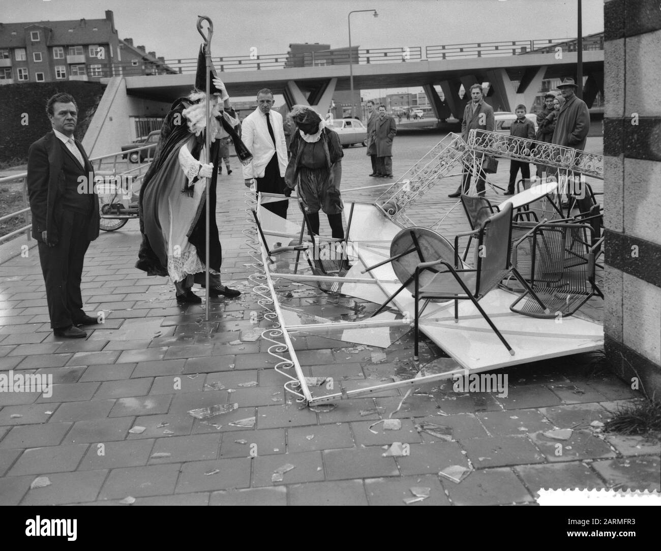 Stormschade in Amsterdam, Sint and Piet view damage to cafeterras Date ...
