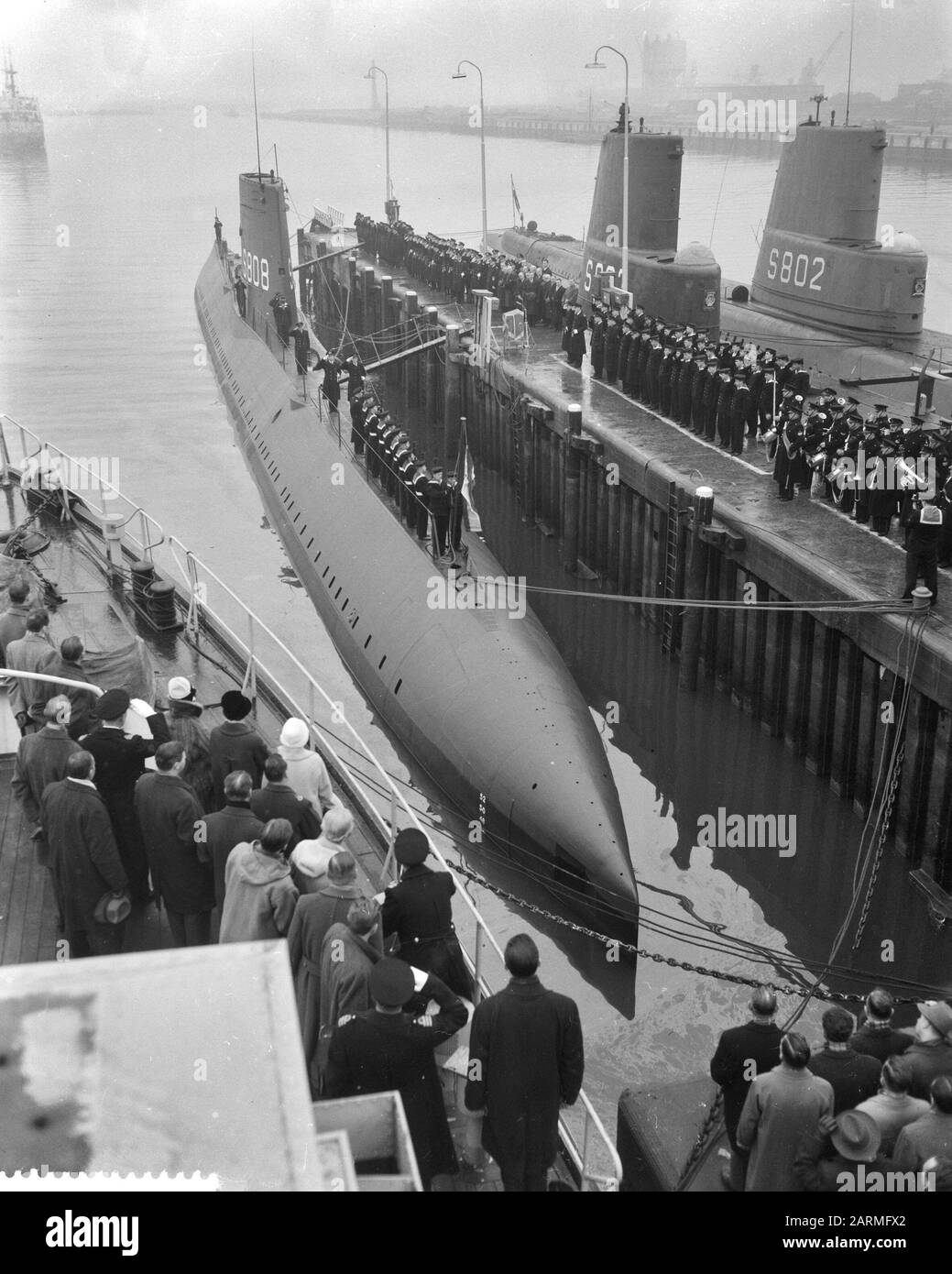 Submarine dolphin hi-res stock photography and images - Alamy