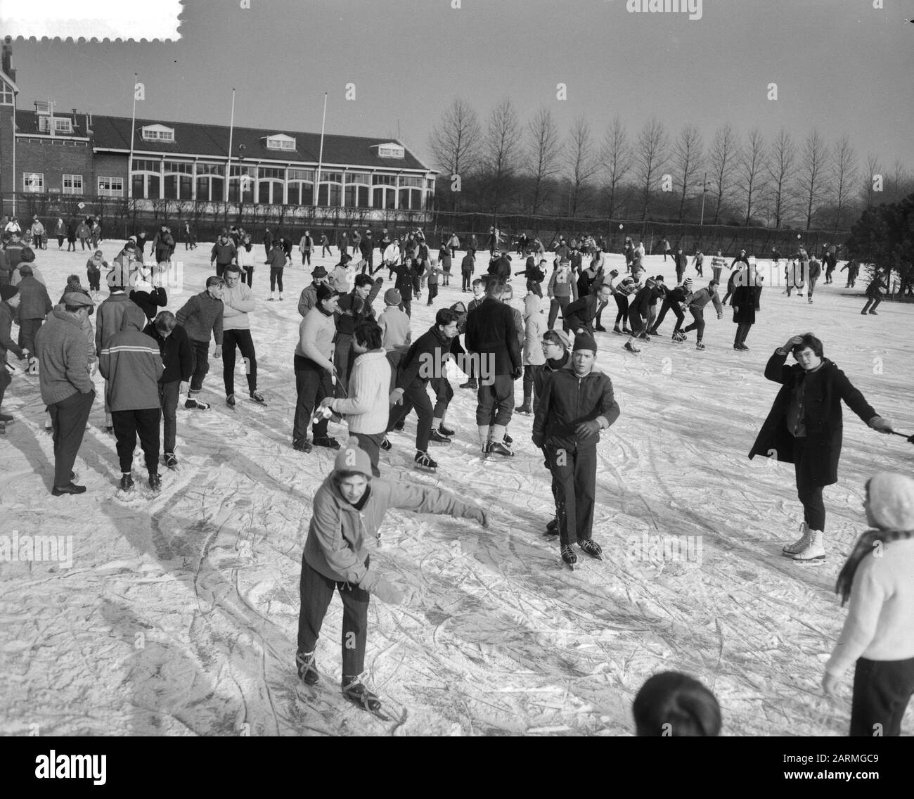 Rotterdam ice rinks hi-res stock photography and images - Alamy