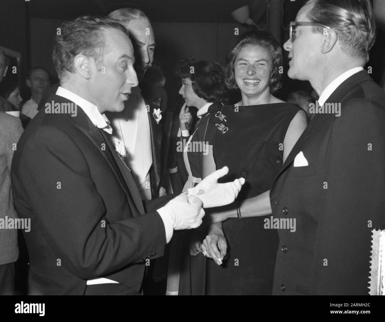 Ingrid Bergmann visits show My fair Lady. Wim Sonneveld, P. Storm and ...