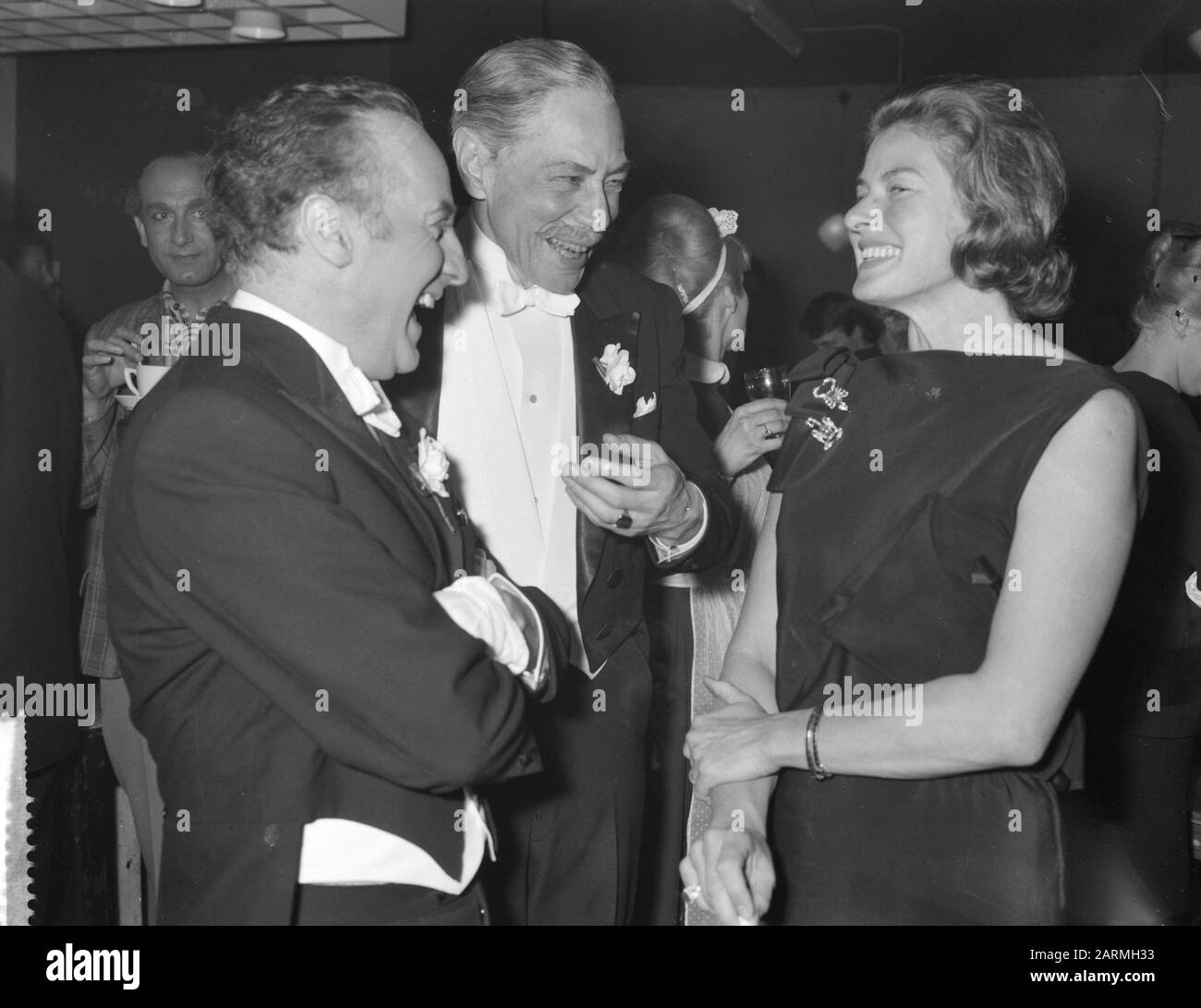 Ingrid Bergmann visits show My fair Lady. Wim Sonneveld, P. Storm and ...