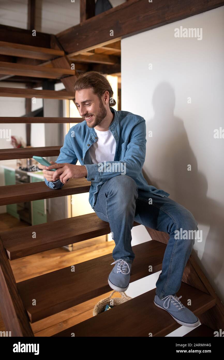 Man sitting on ladder hi-res stock photography and images - Alamy