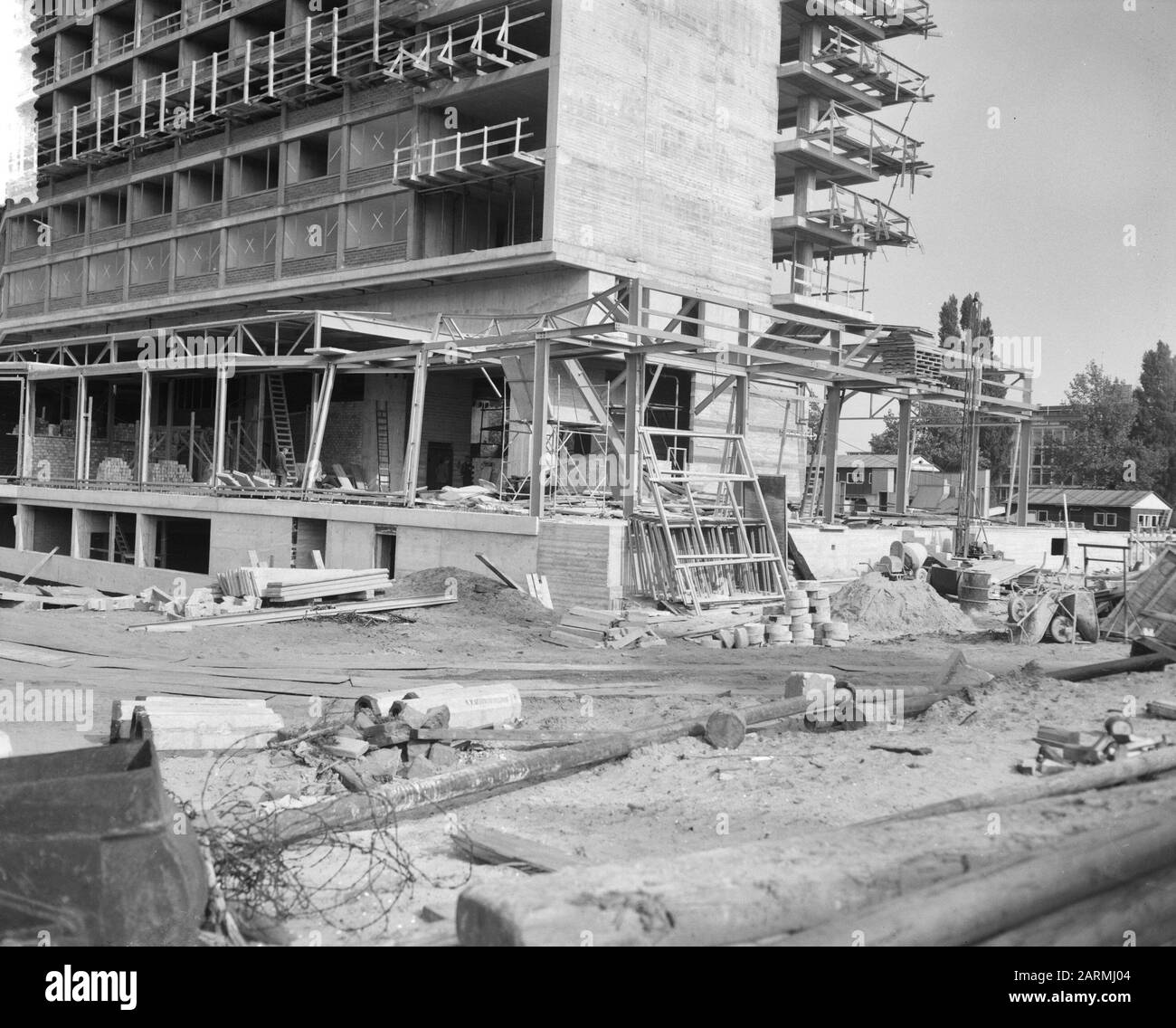 Collapse construction Hilton Hotel Date: May 24, 1961 Keywords ...