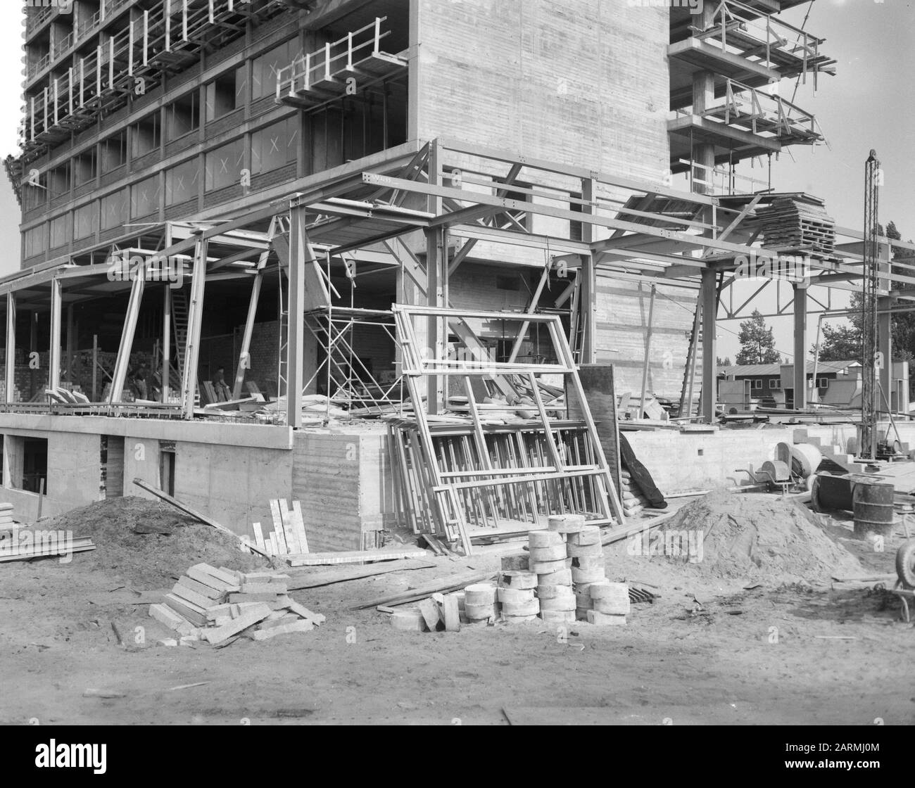 Collapse construction Hilton Hotel Date: May 24, 1961 Keywords ...