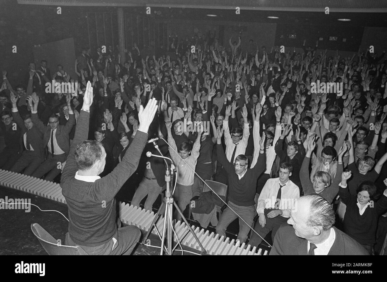 Deep bow hi-res stock photography and images - Alamy