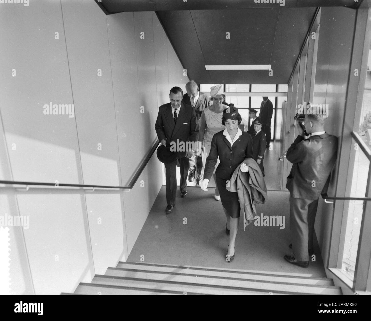 Avio bridge hi-res stock photography and images - Alamy