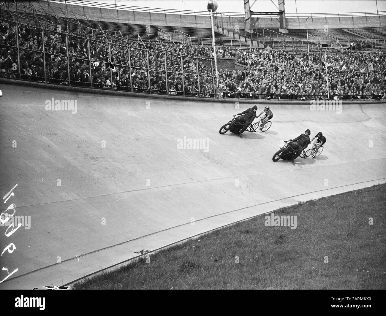 Stayer match hi-res stock photography and images - Alamy