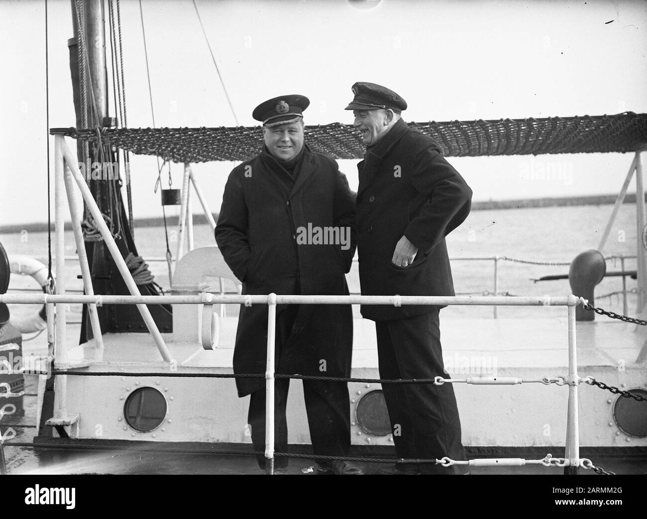Royal navy uniform captain hi-res stock photography and images - Alamy