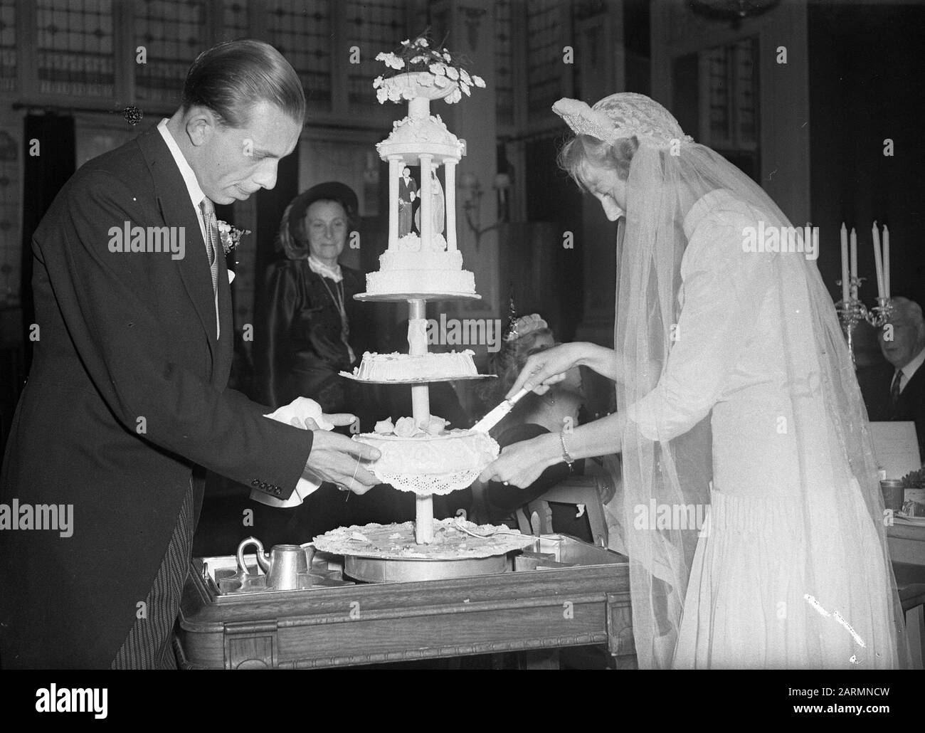 Traditional wedding cakes Black and White Stock Photos & Images - Alamy