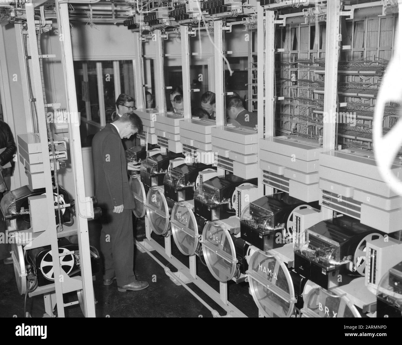 Commissioning new automatic telegraph relay at Schiphol Date: December ...