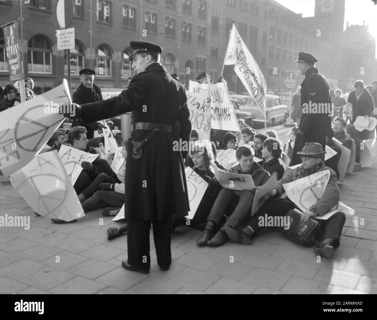 Sit Down Demonstrators Black And White Stock Photos Images Alamy