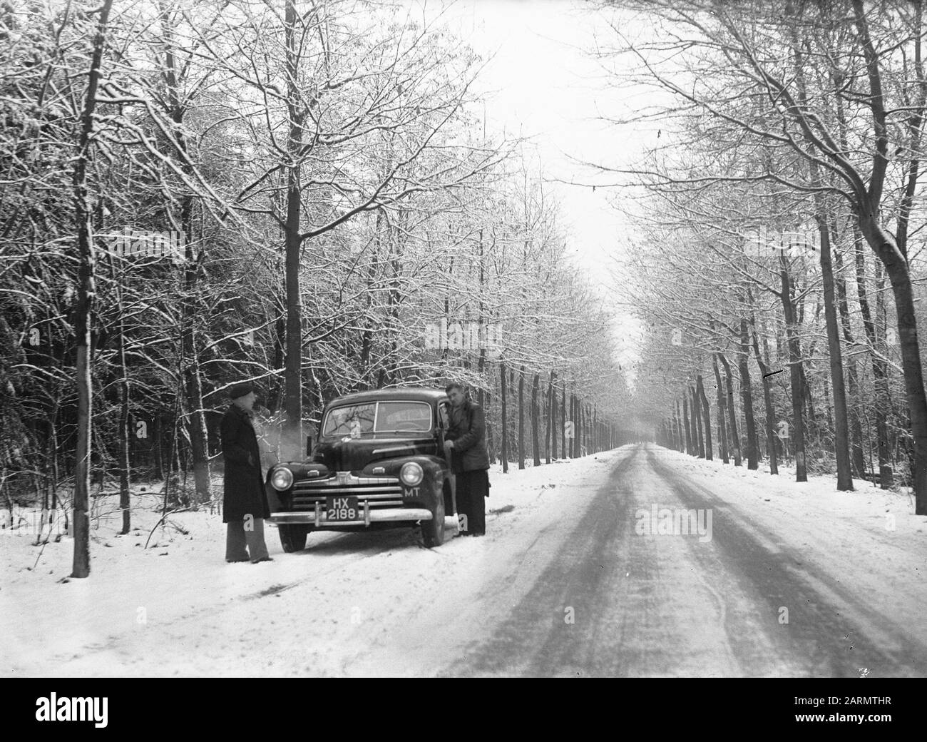 Snowlandscape surroundings Emmen Date: 19 November 1947 Location: Emmen ...