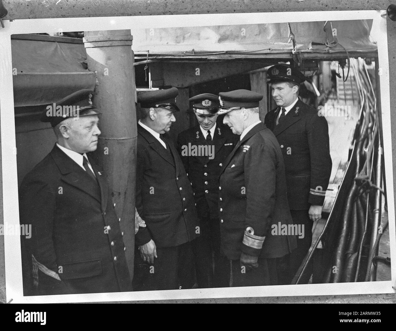 NAVY [Navy] Anefo London series Inspection by a British Admiral of the ...