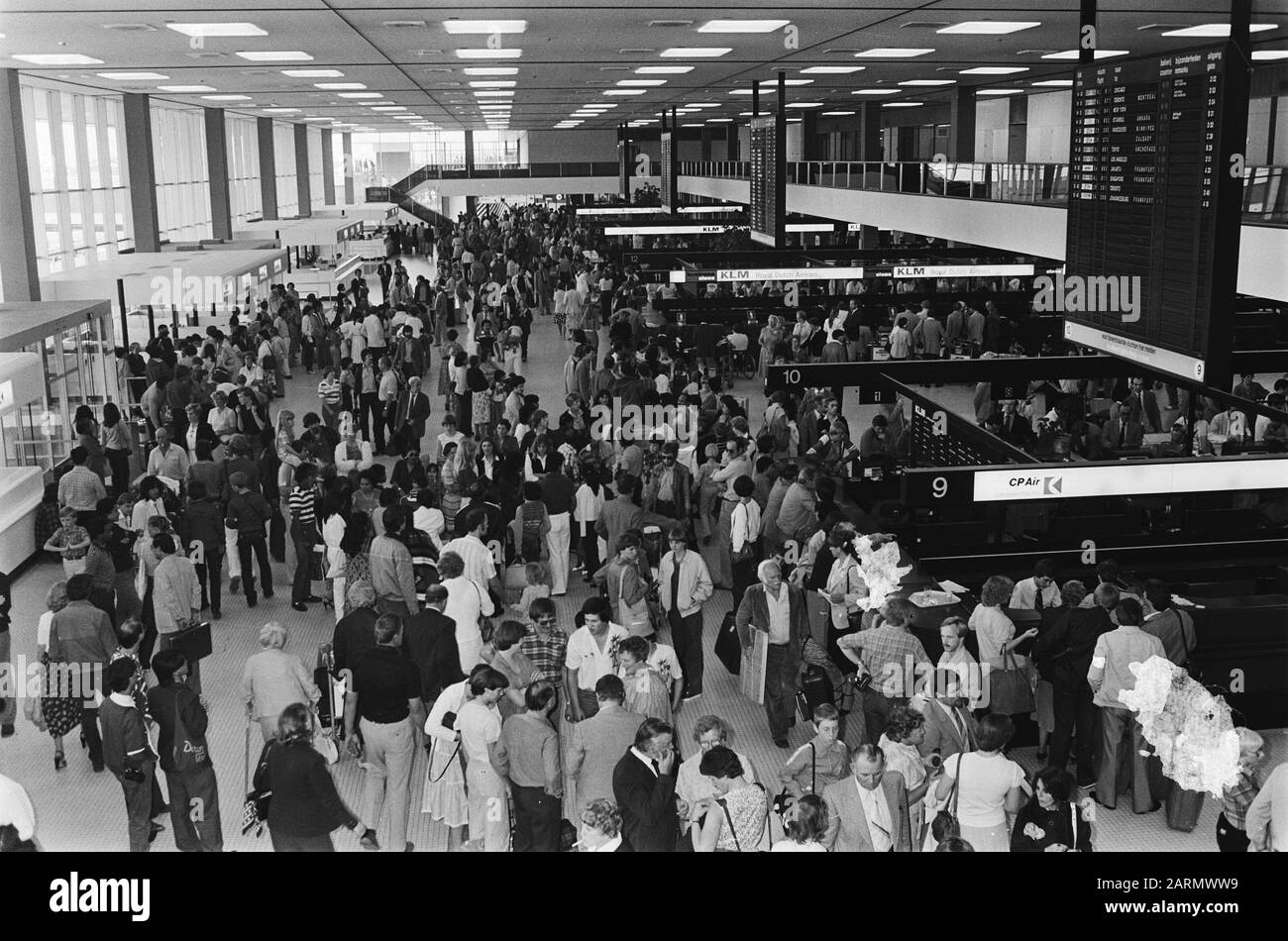 Holiday print at Schiphol Date: July 6, 1980 Keywords: airports Stock ...