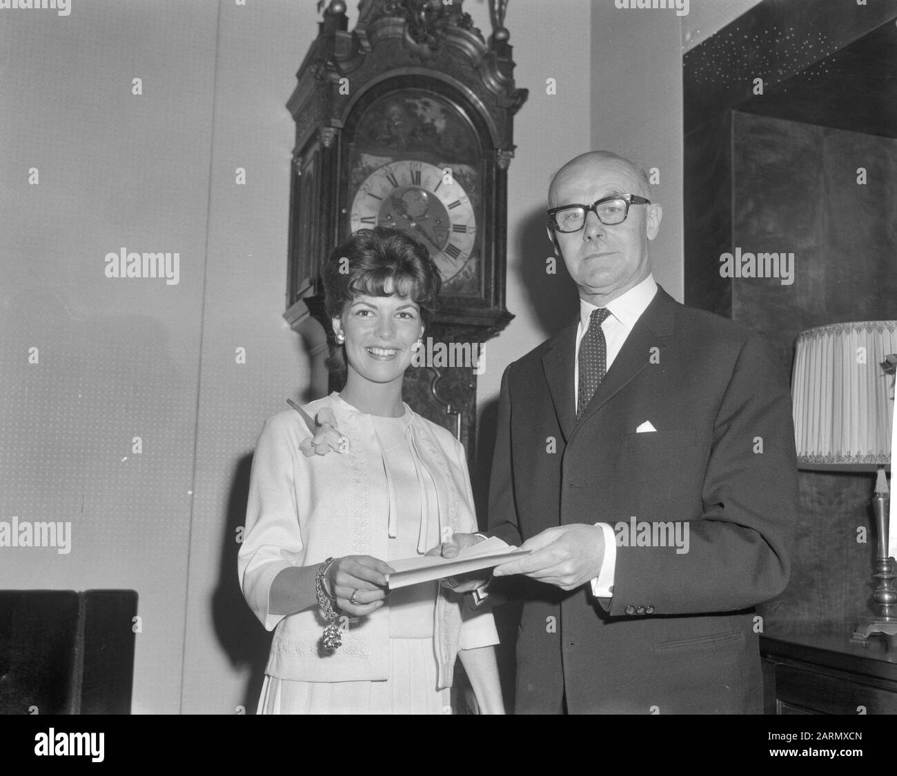 Tulip Queen of Albany Nancy B. Self and Mr. J.C. van der Berg Date ...